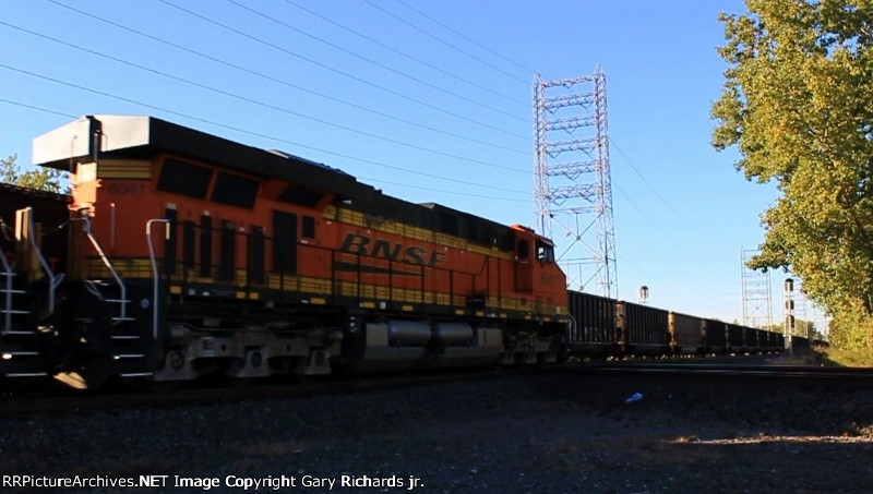 BNSF 6041, & 5608 meet CSX 5305